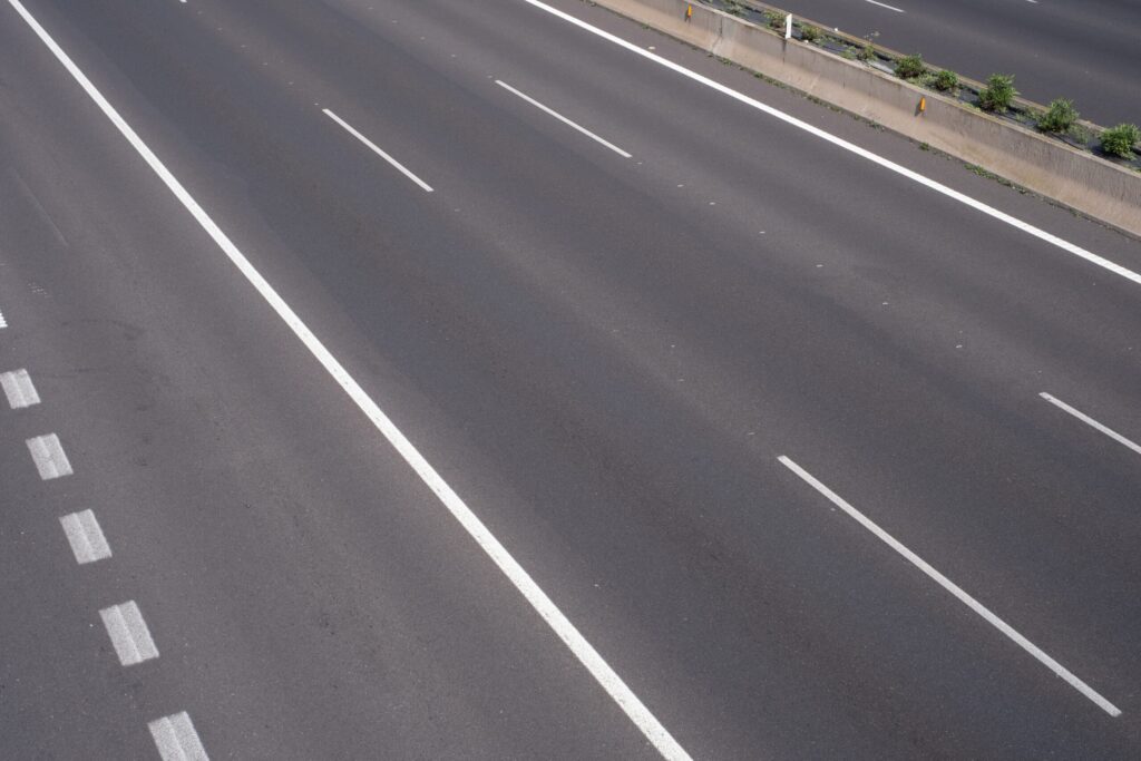 Líneas discontinuas: ¿qué son y qué indican? | M. Conde Ocasión